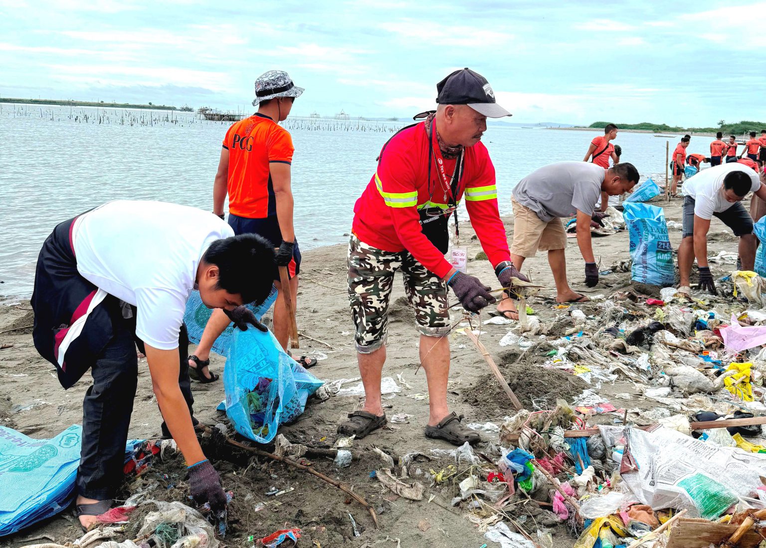 Employees and Residents Join Phoenix Foundation-led Coastal Cleanup